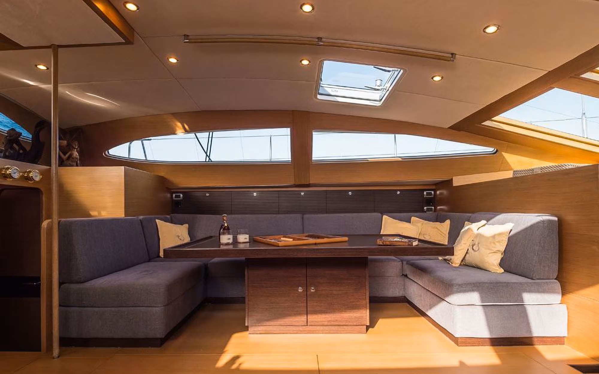 Yacht KALINDA, Vallicelli | CHARTERWORLD Luxury Superyacht Charters